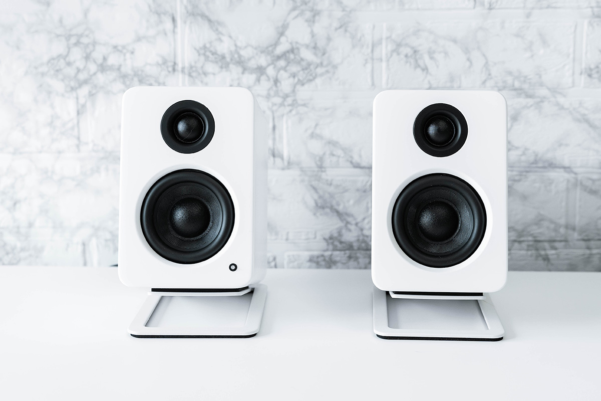 Kanto Audio YU2 レビュー | クリアで上質な音が魅力のデスクトップPCスピーカー