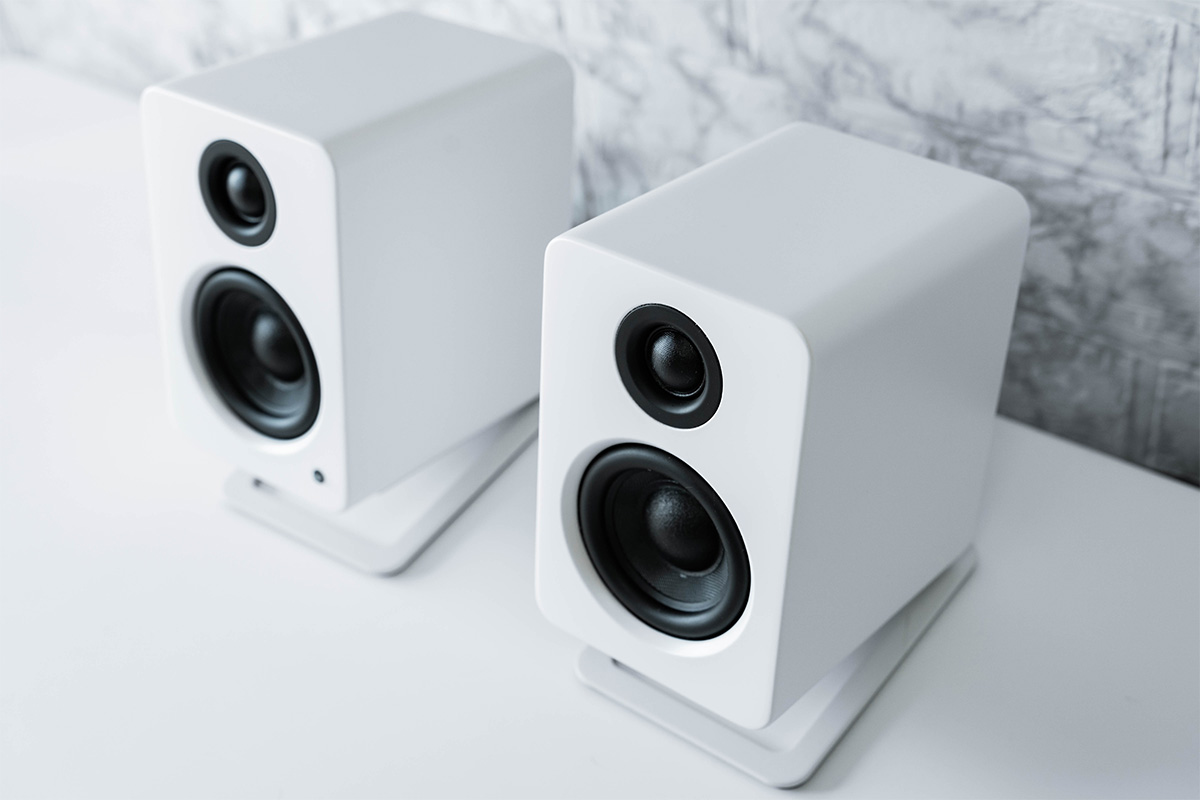 Kanto Audio YU2 レビュー | クリアで上質な音が魅力のデスクトップPCスピーカー