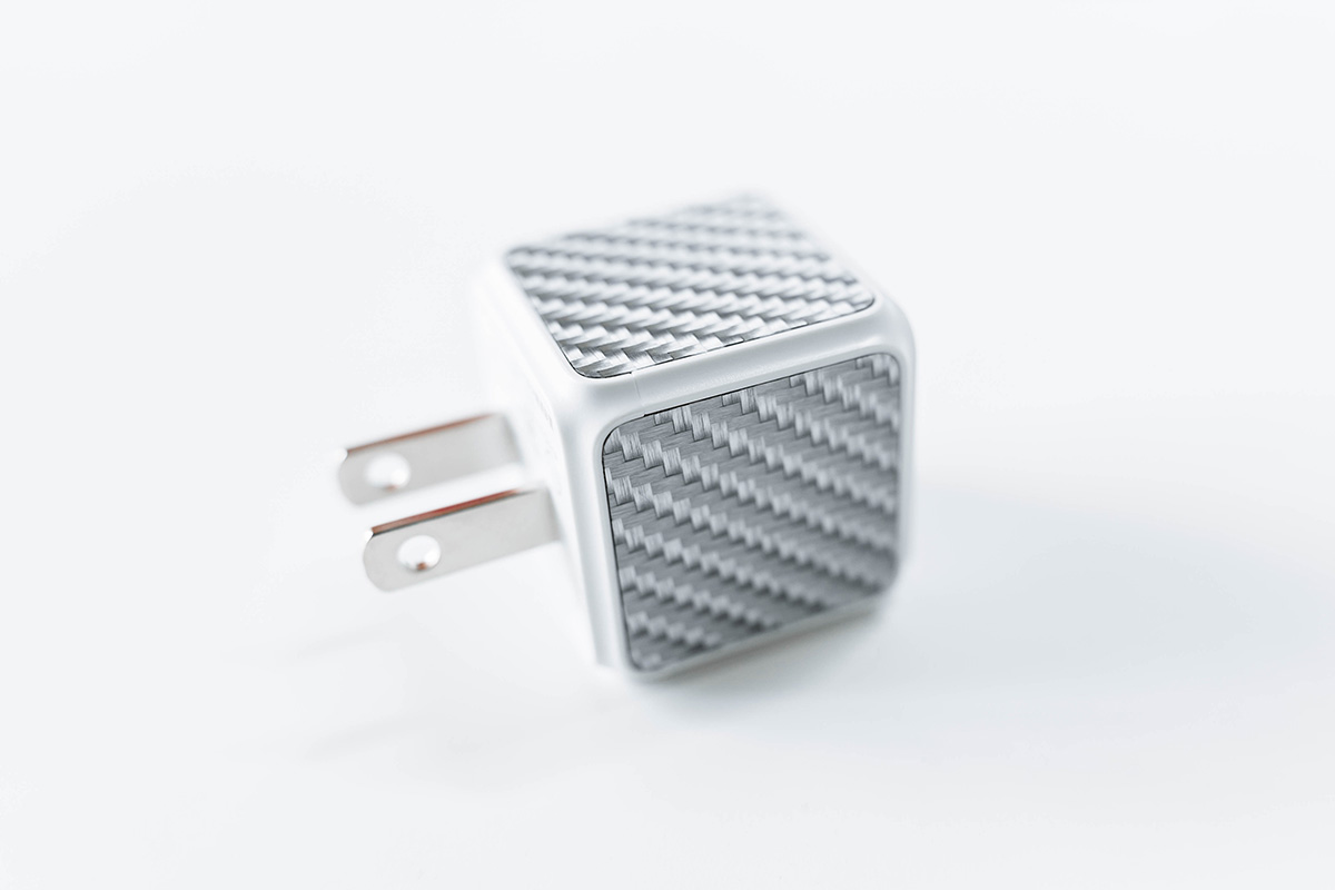 PITAKA 30W USB-C GaNチャージャー レビュー | デザインと質感を楽しめるコンパクト充電器