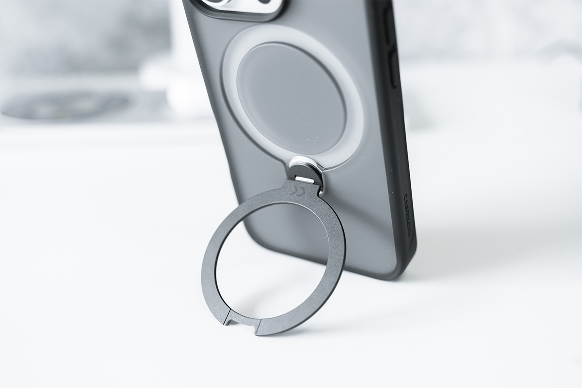 CASEKOO Magicstand レビュー | スタンド内蔵で機能性に優れたiPhone16シリーズ対応の保護ケース